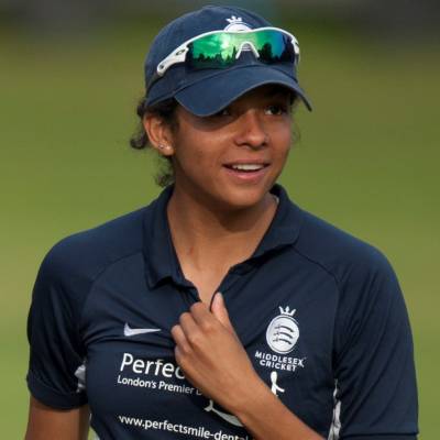 SOPHIA DUNKLEY CALLED UP TO ENGLAND WOMEN'S WORLD T20 SQUAD