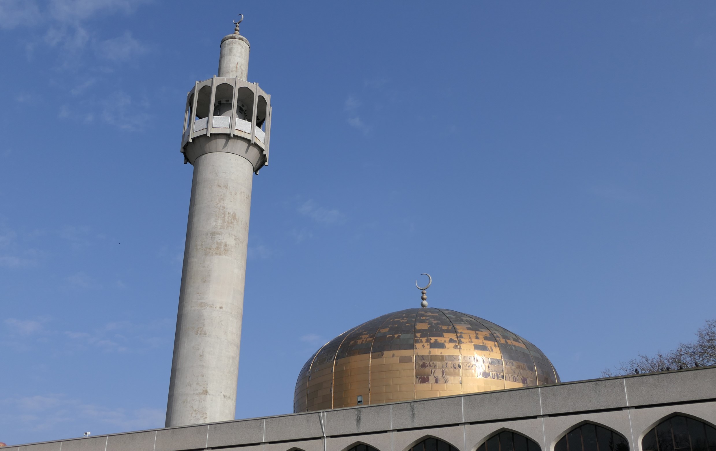 MIDDLESEX CRICKETERS AND STAFF VISIT CENTRAL LONDON MOSQUE